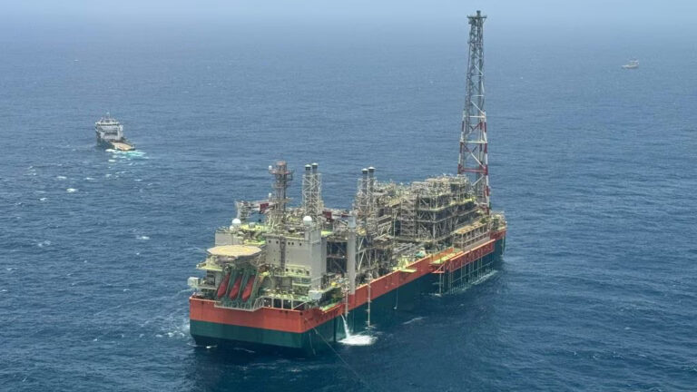 FPSO Vessel Arrives at BP's Greater Tortue Ahmeyim LNG Project | Tank ...